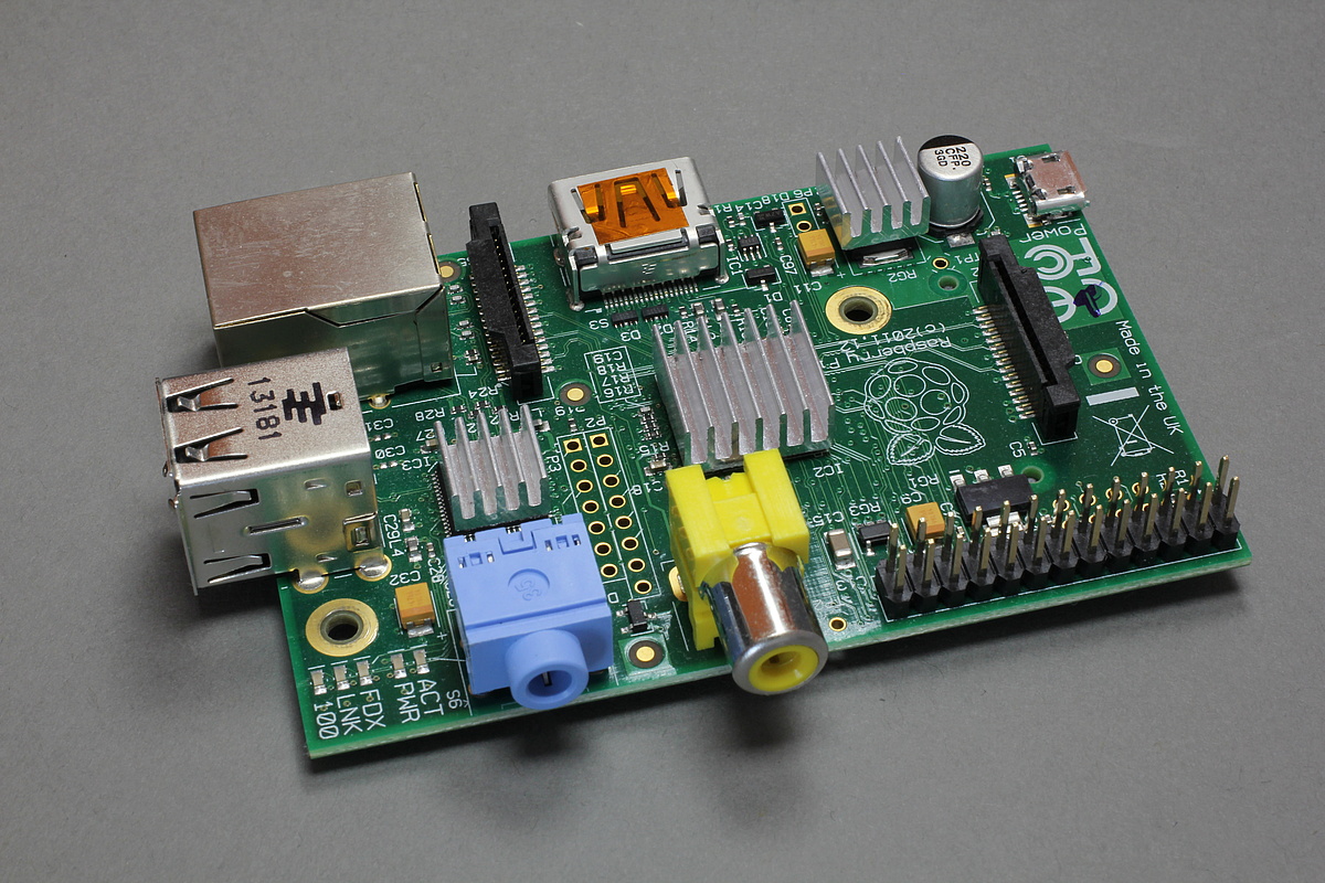 Raspberry Pi B single core 700 MHz + 512 MB RAM - OpenDisplayCase